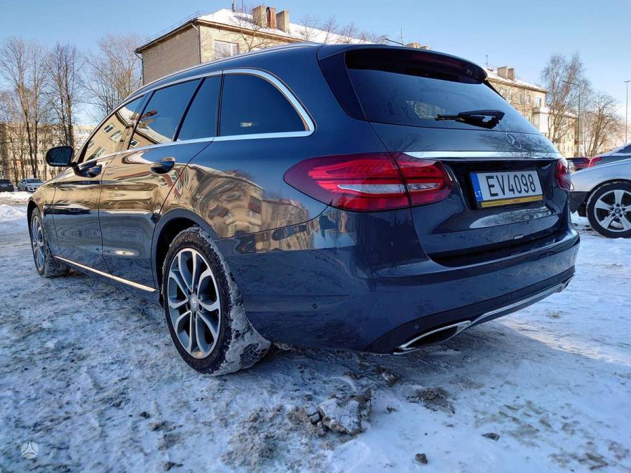Серый Мерседес Ц 350 2015 в Клайпеда, объемом двигателя 2.00 л и пробегом 205 тыс. км за 7000 €, фото 4 на AUTOMOTO.COM.LV