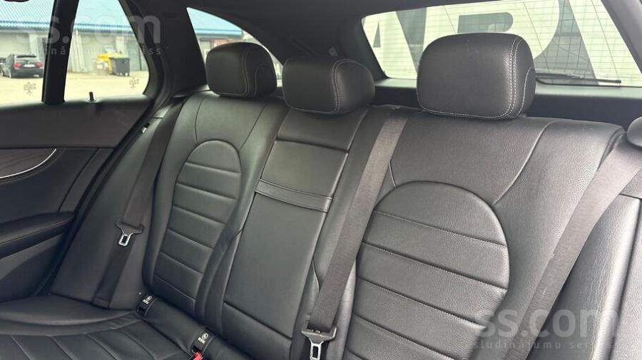 Pelēks Mercedes-Benz C 350 2015 Liepāja, ar dzinēja tilpumu 2.00 L un nobraukumu 250 tūkst. km par 12500 €, foto 30 vietnē AUTOMOTO.COM.LV