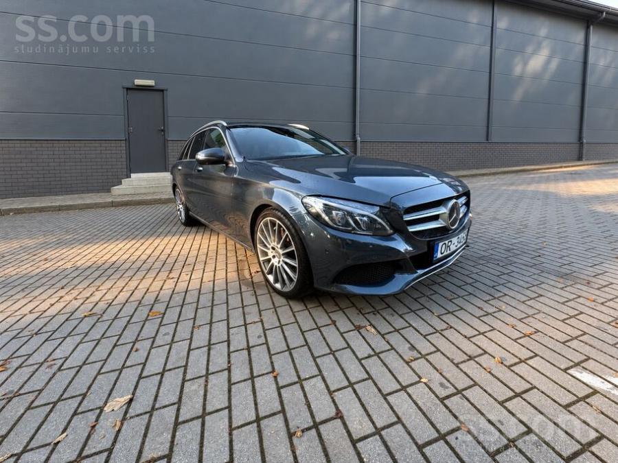 Серый Мерседес Ц 350 2015 в Цесис, объемом двигателя 2.00 л и пробегом 278 тыс. км за 12990 €, фото 3 на AUTOMOTO.COM.LV