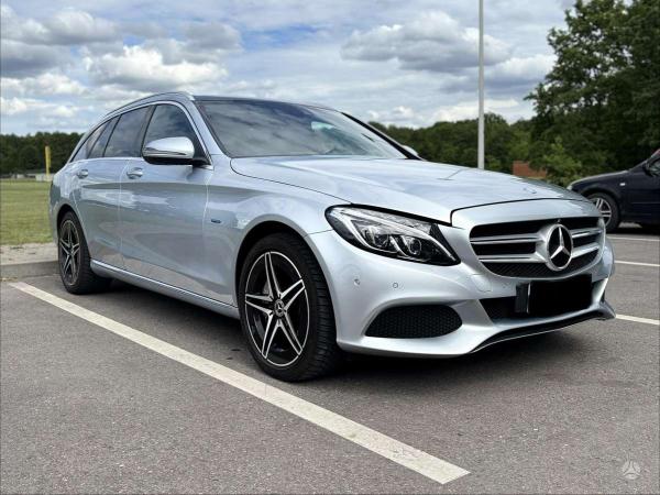 Pelēks Mercedes-Benz C 350 2017 Kauņa, ar dzinēja tilpumu 1.99 L un nobraukumu 124 tūkst. km par 17990 €, foto 1 vietnē AUTOMOTO.COM.LV