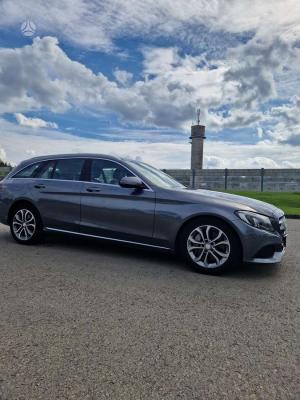 Pelēks Mercedes-Benz C 350 2017 Kauņa, ar dzinēja tilpumu 1.99 L un nobraukumu 261 tūkst. km par 12700 €, foto  vietnē AUTOMOTO.COM.LV
