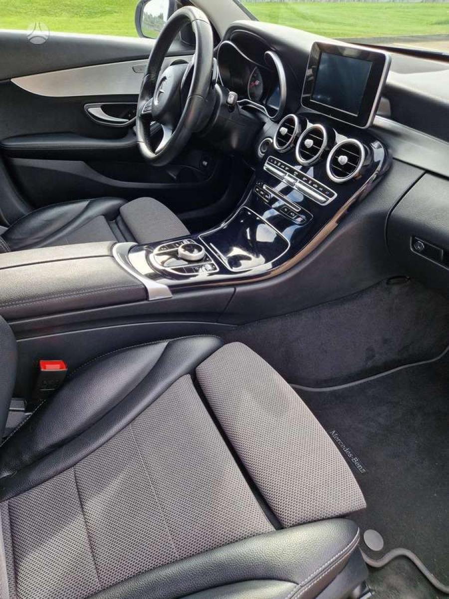 Pelēks Mercedes-Benz C 350 2017 Kauņa, ar dzinēja tilpumu 1.99 L un nobraukumu 261 tūkst. km par 12700 €, foto 26 vietnē AUTOMOTO.COM.LV