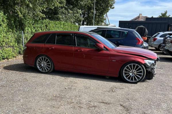 Red Mercedes-Benz C 350 2017 in Kaunas, with an engine capacity of 1.99 L and mileage of 174 thousand km for 8650 €, photo 1 on AUTOMOTO.COM.LV