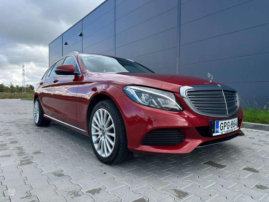 Красный Мерседес Ц 350 2018 в Клайпеда, объемом двигателя 2.00 л и пробегом 117 тыс. км за 16300 €, фото 5 на AUTOMOTO.COM.LV