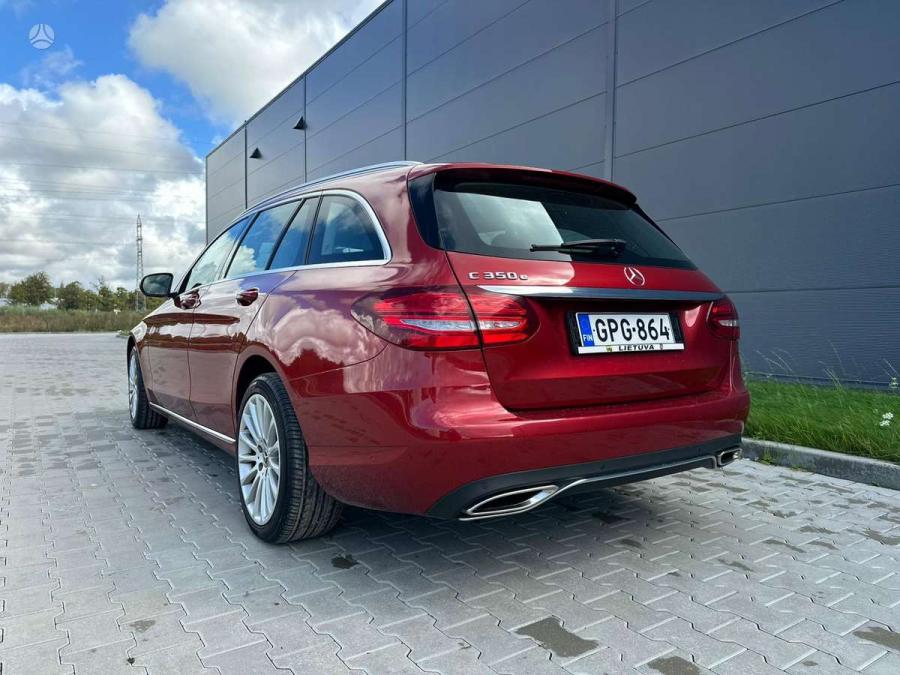 Красный Мерседес Ц 350 2018 в Клайпеда, объемом двигателя 2.00 л и пробегом 117 тыс. км за 16300 €, фото 7 на AUTOMOTO.COM.LV