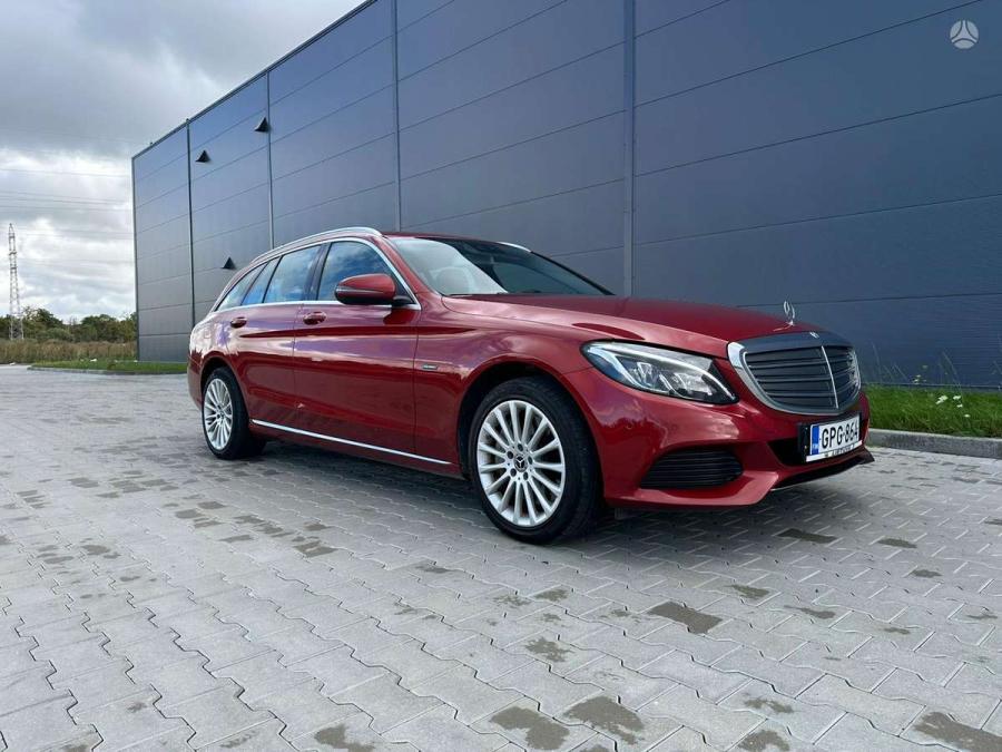 Красный Мерседес Ц 350 2018 в Клайпеда, объемом двигателя 2.00 л и пробегом 117 тыс. км за 16300 €, фото 9 на AUTOMOTO.COM.LV
