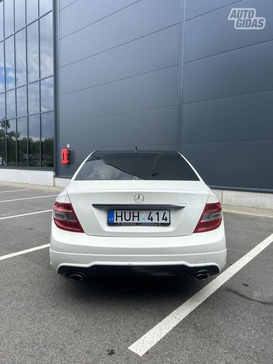 Balts Mercedes-Benz C 350 2009 Kauņa, ar dzinēja tilpumu 3.00 L un nobraukumu 411 tūkst. km par 5200 €, foto 3 vietnē AUTOMOTO.COM.LV