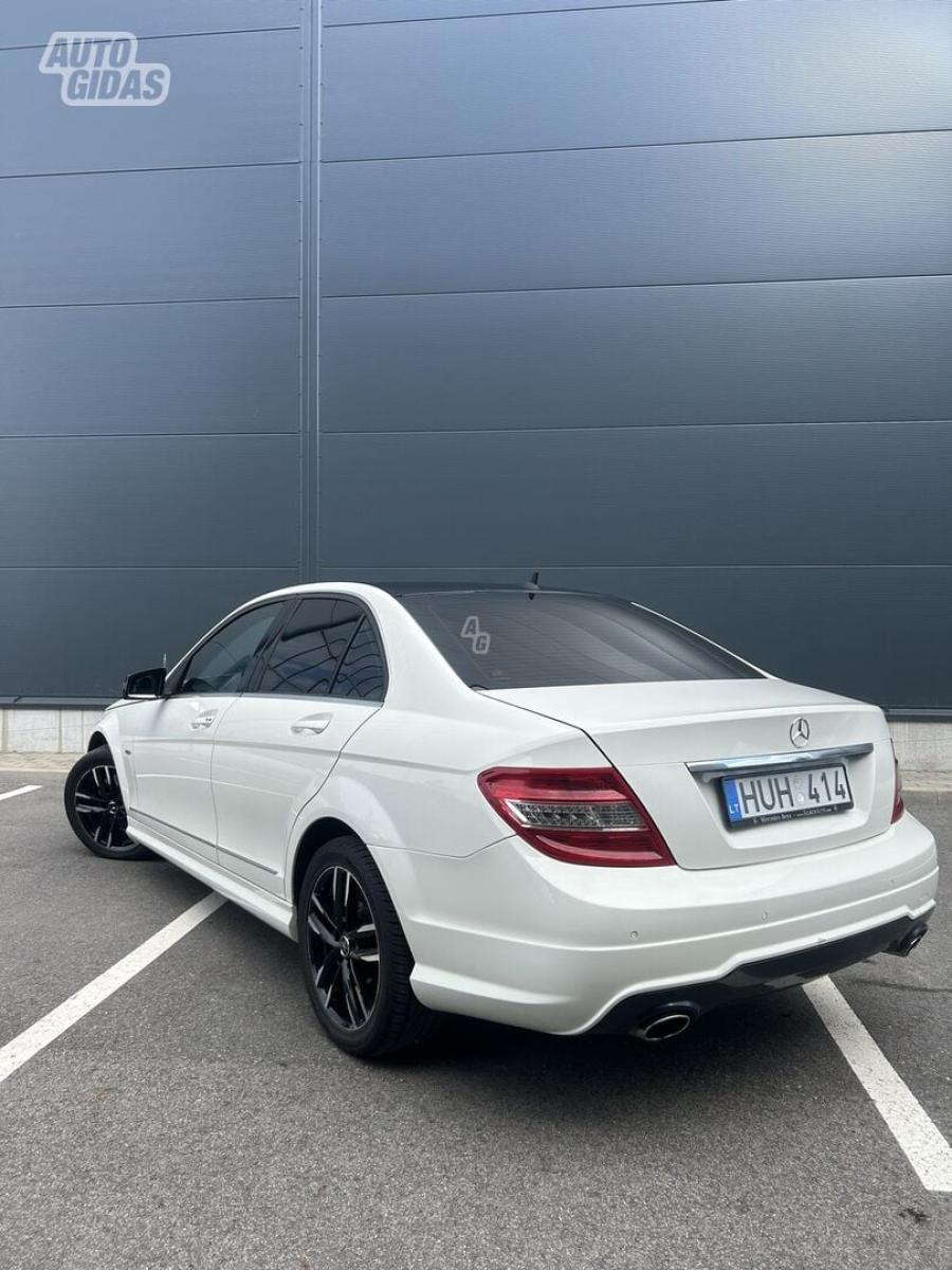 Balts Mercedes-Benz C 350 2009 Kauņa, ar dzinēja tilpumu 3.00 L un nobraukumu 411 tūkst. km par 5200 €, foto 4 vietnē AUTOMOTO.COM.LV