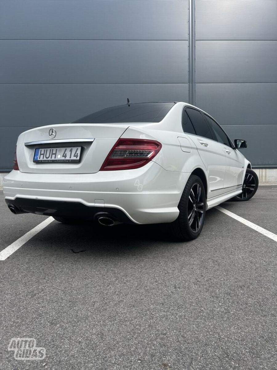 Balts Mercedes-Benz C 350 2009 Kauņa, ar dzinēja tilpumu 3.00 L un nobraukumu 411 tūkst. km par 5200 €, foto 8 vietnē AUTOMOTO.COM.LV