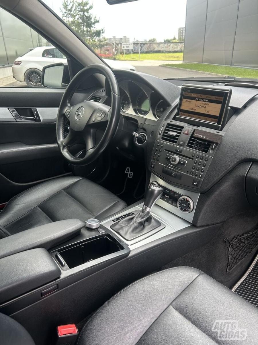 Balts Mercedes-Benz C 350 2009 Kauņa, ar dzinēja tilpumu 3.00 L un nobraukumu 411 tūkst. km par 5200 €, foto 15 vietnē AUTOMOTO.COM.LV