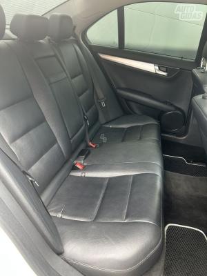 Balts Mercedes-Benz C 350 2009 Kauņa, ar dzinēja tilpumu 3.00 L un nobraukumu 411 tūkst. km par 5200 €, foto 22 vietnē AUTOMOTO.COM.LV