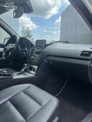 Balts Mercedes-Benz C 350 2009 Kauņa, ar dzinēja tilpumu 3.00 L un nobraukumu 411 tūkst. km par 5200 €, foto 24 vietnē AUTOMOTO.COM.LV