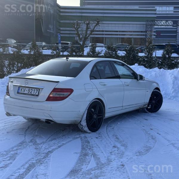 Balts Mercedes-Benz C 350 2010 Rīga, ar dzinēja tilpumu 3.00 L un nobraukumu 378 tūkst. km par 5700 €, foto 3 vietnē AUTOMOTO.COM.LV