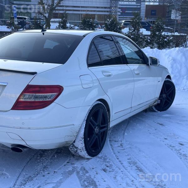 Balts Mercedes-Benz C 350 2010 Rīga, ar dzinēja tilpumu 3.00 L un nobraukumu 378 tūkst. km par 5700 €, foto 4 vietnē AUTOMOTO.COM.LV