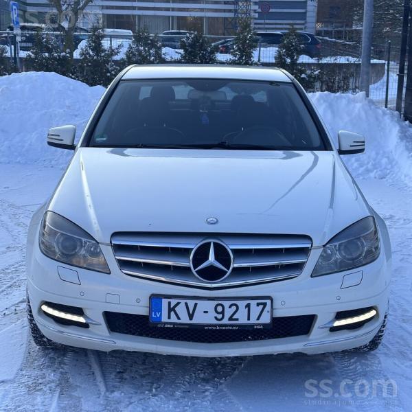 Balts Mercedes-Benz C 350 2010 Rīga, ar dzinēja tilpumu 3.00 L un nobraukumu 378 tūkst. km par 5700 €, foto 5 vietnē AUTOMOTO.COM.LV