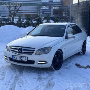 White Mercedes-Benz C 350 2010 in Riga, with an engine capacity of 3.00 L and mileage of 378 thousand km for 5700 €, photo 6 on AUTOMOTO.COM.LV
