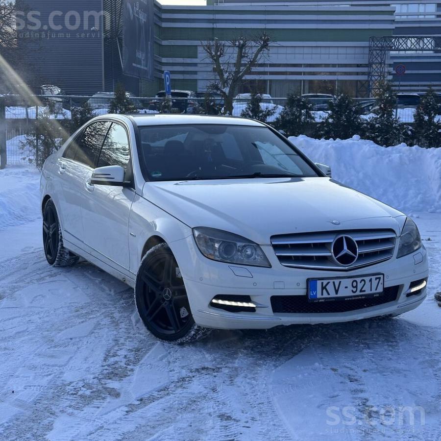 White Mercedes-Benz C 350 2010 in Riga, with an engine capacity of 3.00 L and mileage of 378 thousand km for 5700 €, photo 8 on AUTOMOTO.COM.LV