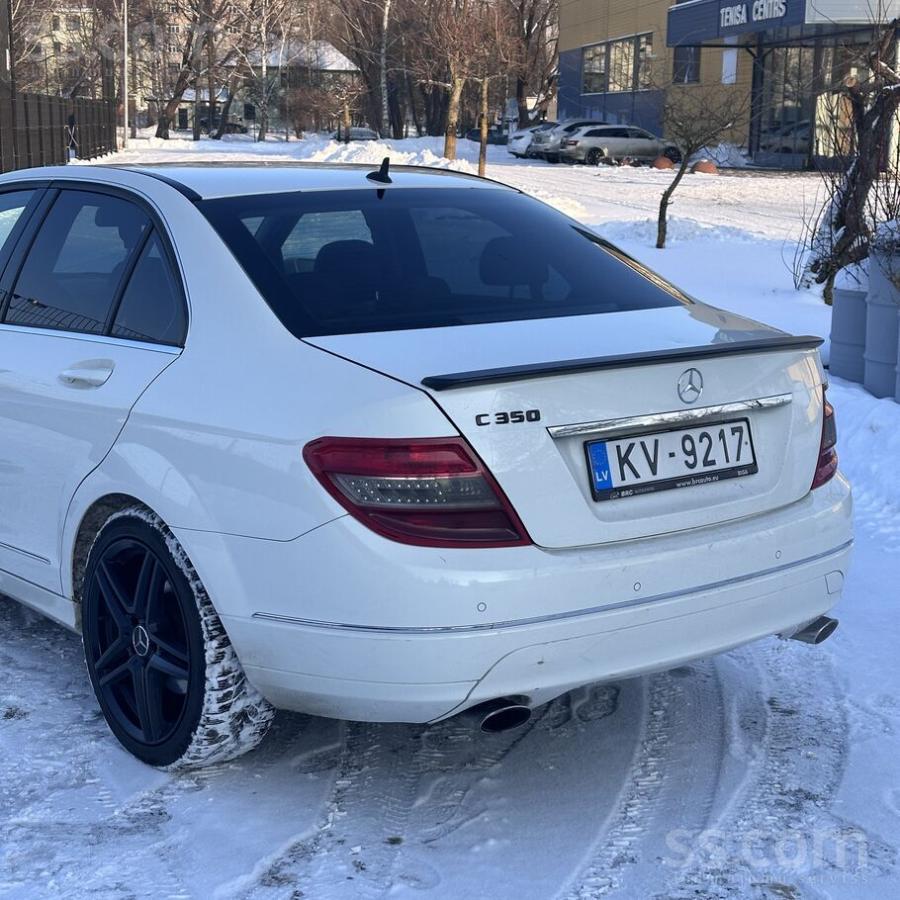 White Mercedes-Benz C 350 2010 in Riga, with an engine capacity of 3.00 L and mileage of 378 thousand km for 5700 €, photo 16 on AUTOMOTO.COM.LV