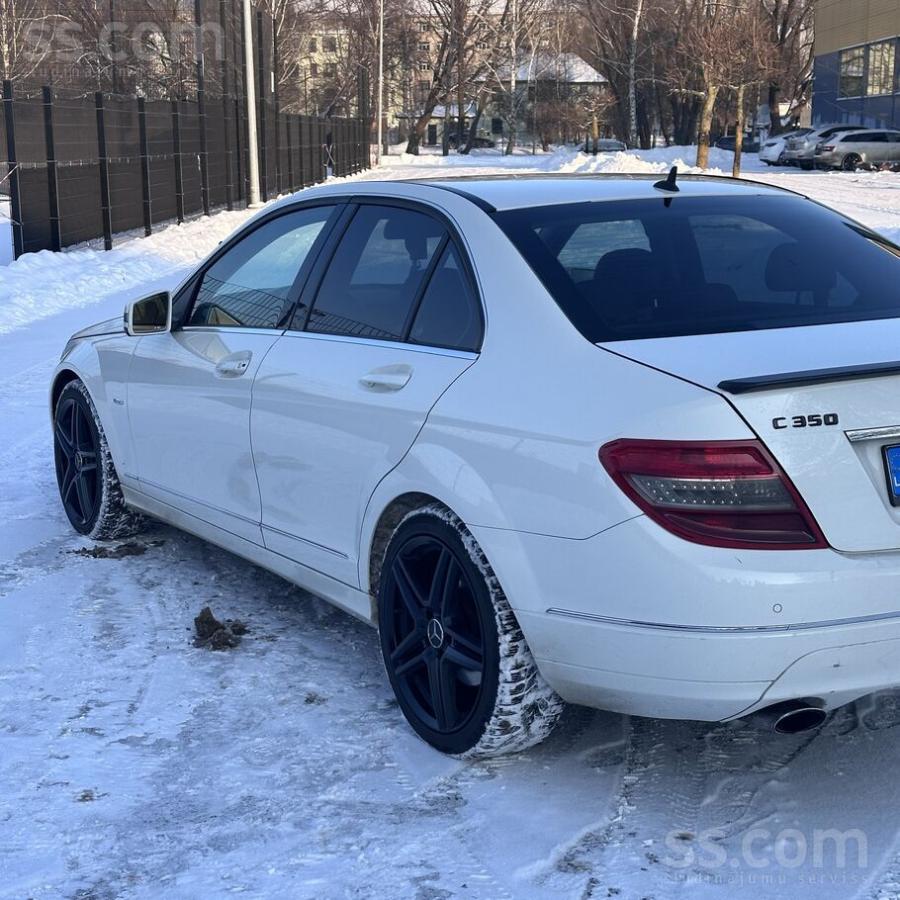 White Mercedes-Benz C 350 2010 in Riga, with an engine capacity of 3.00 L and mileage of 378 thousand km for 5700 €, photo 17 on AUTOMOTO.COM.LV