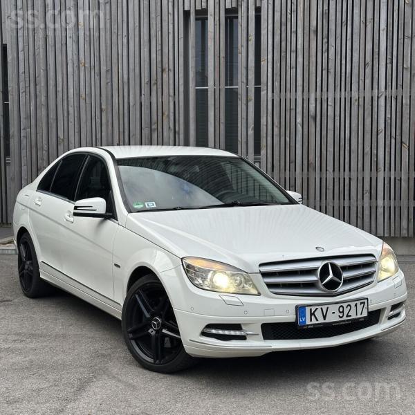 White Mercedes-Benz C 350 2010 in Riga, with an engine capacity of 3.00 L and mileage of 378 thousand km for 5600 €, photo 1 on AUTOMOTO.COM.LV