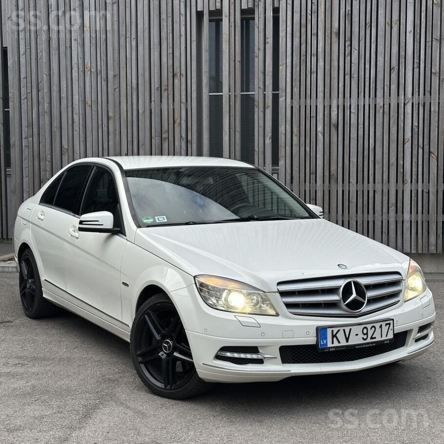 White Mercedes-Benz C 350 2010 in Riga, with an engine capacity of 3.00 L and mileage of 378 thousand km for 5600 €, photo 1 on AUTOMOTO.COM.LV
