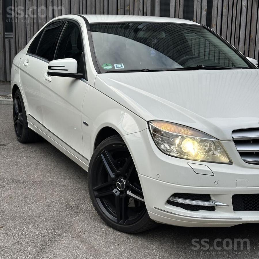 White Mercedes-Benz C 350 2010 in Riga, with an engine capacity of 3.00 L and mileage of 378 thousand km for 5600 €, photo 2 on AUTOMOTO.COM.LV