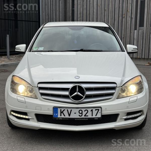 White Mercedes-Benz C 350 2010 in Riga, with an engine capacity of 3.00 L and mileage of 378 thousand km for 5600 €, photo 3 on AUTOMOTO.COM.LV