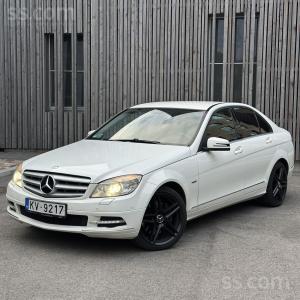 White Mercedes-Benz C 350 2010 in Riga, with an engine capacity of 3.00 L and mileage of 378 thousand km for 5600 €, photo 4 on AUTOMOTO.COM.LV