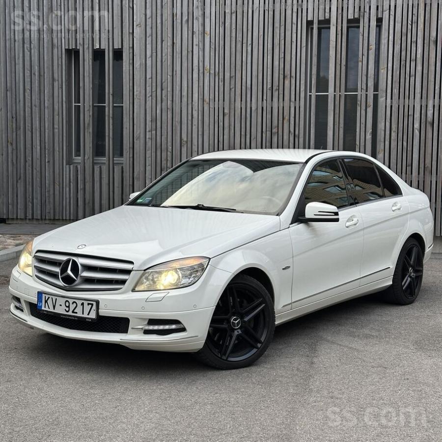 White Mercedes-Benz C 350 2010 in Riga, with an engine capacity of 3.00 L and mileage of 378 thousand km for 5600 €, photo 4 on AUTOMOTO.COM.LV