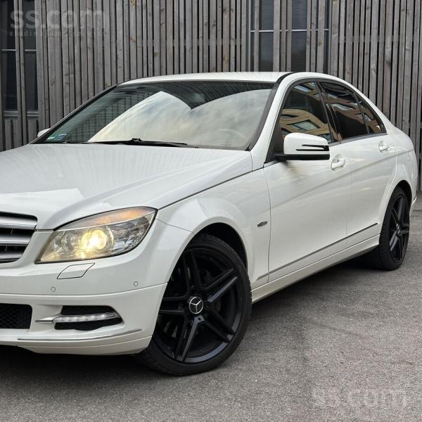 White Mercedes-Benz C 350 2010 in Riga, with an engine capacity of 3.00 L and mileage of 378 thousand km for 5600 €, photo 5 on AUTOMOTO.COM.LV