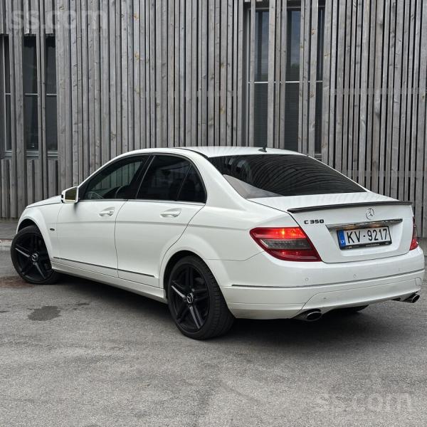 White Mercedes-Benz C 350 2010 in Riga, with an engine capacity of 3.00 L and mileage of 378 thousand km for 5600 €, photo 9 on AUTOMOTO.COM.LV
