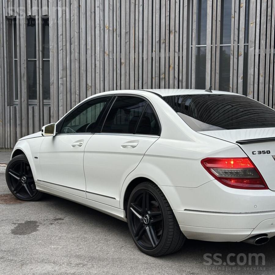 White Mercedes-Benz C 350 2010 in Riga, with an engine capacity of 3.00 L and mileage of 378 thousand km for 5600 €, photo 10 on AUTOMOTO.COM.LV