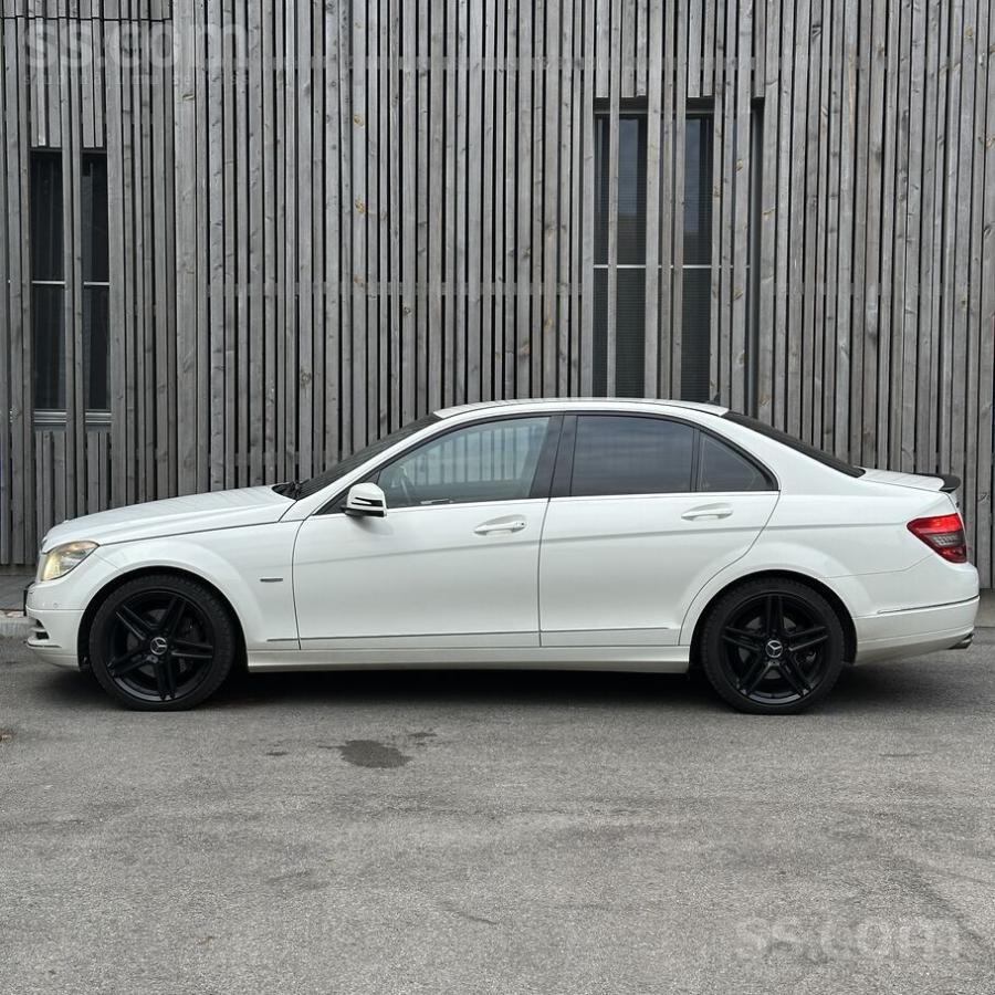 White Mercedes-Benz C 350 2010 in Riga, with an engine capacity of 3.00 L and mileage of 378 thousand km for 5600 €, photo 11 on AUTOMOTO.COM.LV