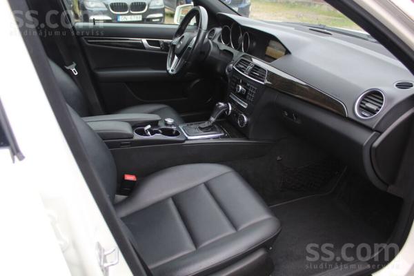 White Mercedes-Benz C 350 2012 in Liepaja, with an engine capacity of 3.50 L and mileage of 128 thousand km for 12700 €, photo 8 on AUTOMOTO.COM.LV