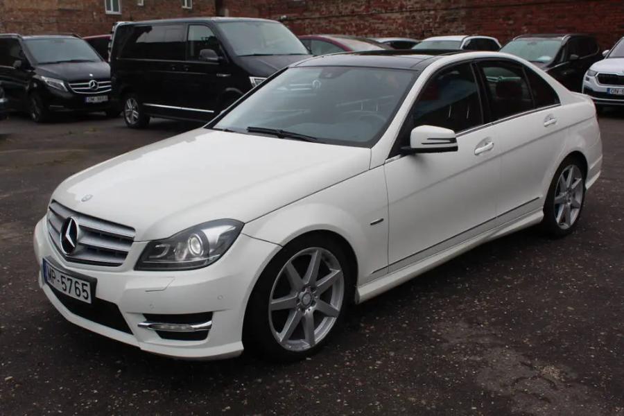 White Mercedes-Benz C 350 2012 in Liepaja, with an engine capacity of 3.50 L and mileage of 128 thousand km for 12700 €, photo 3 on AUTOMOTO.COM.LV