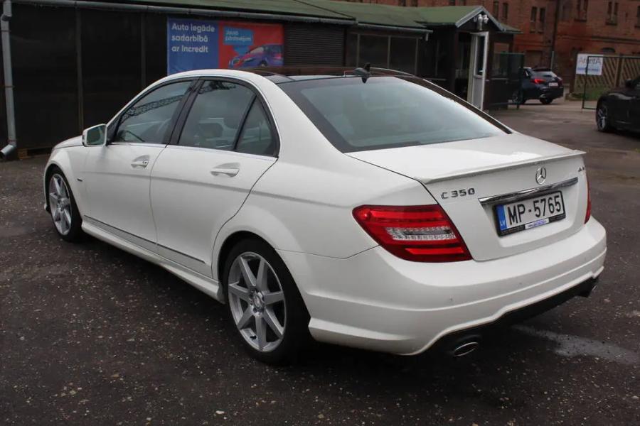 White Mercedes-Benz C 350 2012 in Liepaja, with an engine capacity of 3.50 L and mileage of 128 thousand km for 12700 €, photo 4 on AUTOMOTO.COM.LV