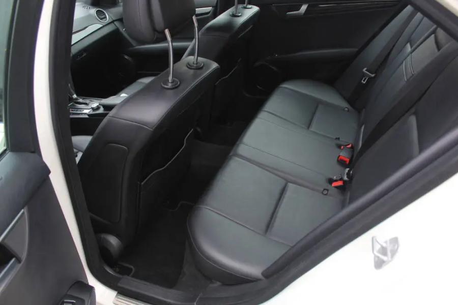 White Mercedes-Benz C 350 2012 in Liepaja, with an engine capacity of 3.50 L and mileage of 128 thousand km for 12700 €, photo 8 on AUTOMOTO.COM.LV
