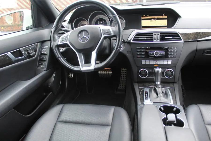 White Mercedes-Benz C 350 2012 in Liepaja, with an engine capacity of 3.50 L and mileage of 128 thousand km for 12700 €, photo 11 on AUTOMOTO.COM.LV