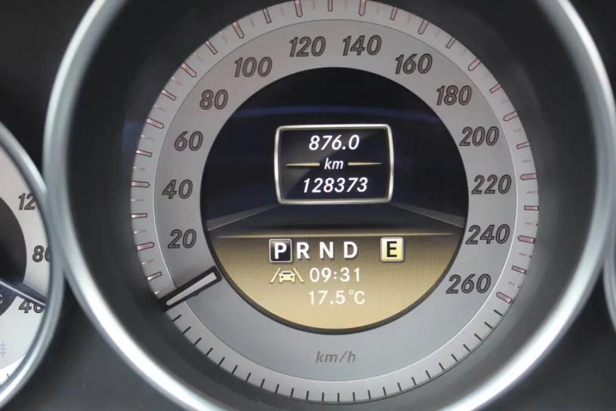 White Mercedes-Benz C 350 2012 in Liepaja, with an engine capacity of 3.50 L and mileage of 128 thousand km for 12700 €, photo 16 on AUTOMOTO.COM.LV