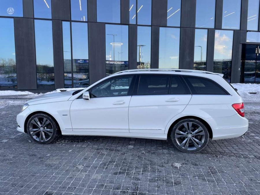 White Mercedes-Benz C 350 2011 in Kaunas, with an engine capacity of 2.99 L and mileage of 345 thousand km for 7000 €, photo 2 on AUTOMOTO.COM.LV