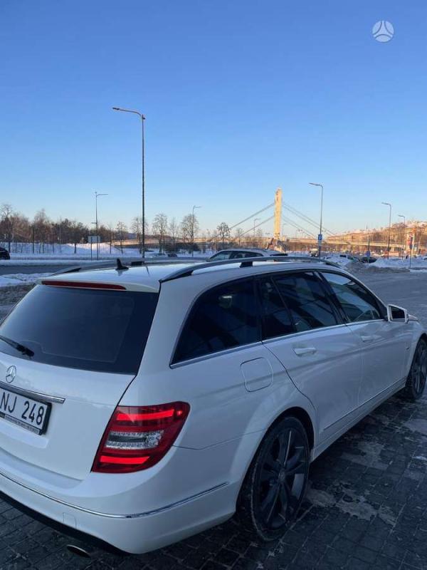 White Mercedes-Benz C 350 2011 in Kaunas, with an engine capacity of 2.99 L and mileage of 345 thousand km for 7000 €, photo 5 on AUTOMOTO.COM.LV