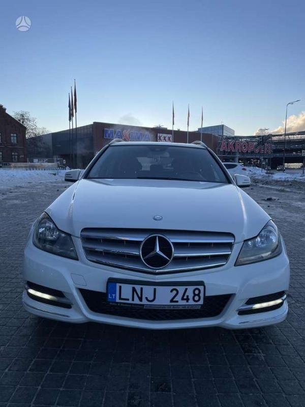 White Mercedes-Benz C 350 2011 in Kaunas, with an engine capacity of 2.99 L and mileage of 345 thousand km for 7000 €, photo 7 on AUTOMOTO.COM.LV