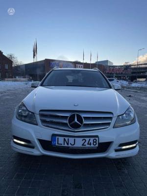 White Mercedes-Benz C 350 2011 in Kaunas, with an engine capacity of 2.99 L and mileage of 345 thousand km for 7000 €, photo 7 on AUTOMOTO.COM.LV
