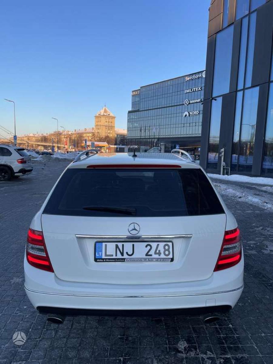 White Mercedes-Benz C 350 2011 in Kaunas, with an engine capacity of 2.99 L and mileage of 345 thousand km for 7000 €, photo 8 on AUTOMOTO.COM.LV