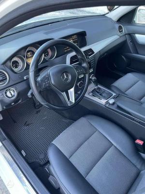 White Mercedes-Benz C 350 2011 in Kaunas, with an engine capacity of 2.99 L and mileage of 345 thousand km for 7000 €, photo 11 on AUTOMOTO.COM.LV