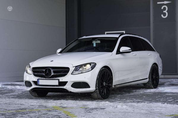 White Mercedes-Benz C 350 2015 in Vilnius, with an engine capacity of 2.00 L and mileage of 233 thousand km for 12000 €, photo 8 on AUTOMOTO.COM.LV