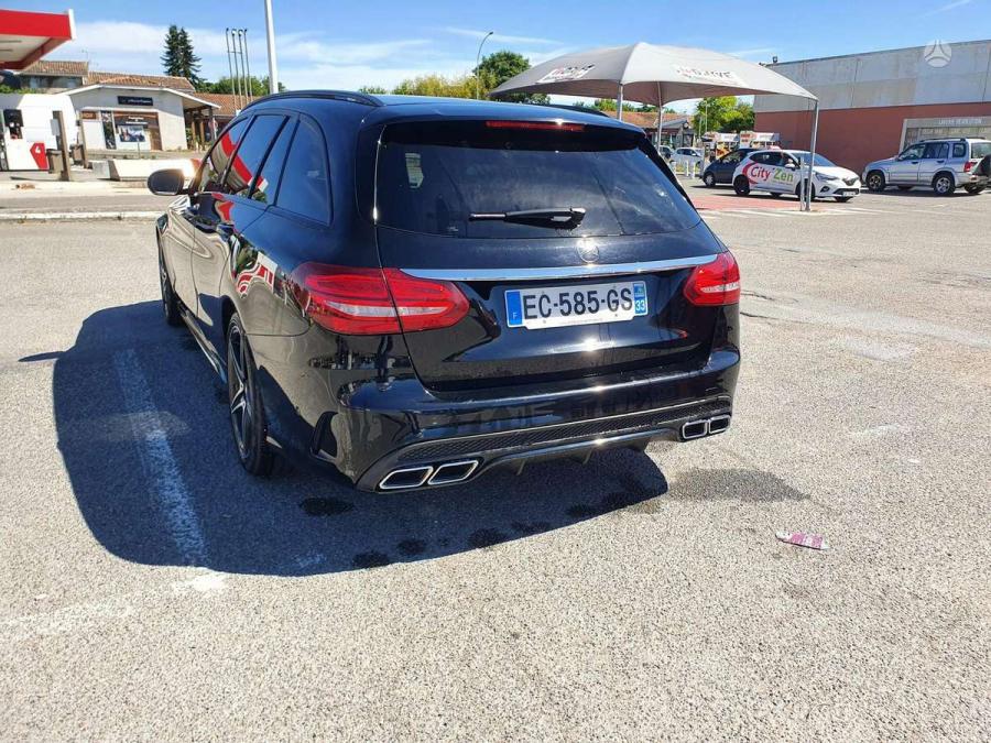 Black Mercedes-Benz c-400 2016 in Vilnius, with an engine capacity of 3.00 L and mileage of 450 thousand km for 11000 €, photo 3 on AUTOMOTO.COM.LV