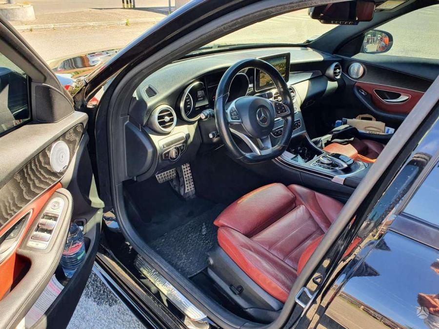 Black Mercedes-Benz c-400 2016 in Vilnius, with an engine capacity of 3.00 L and mileage of 450 thousand km for 11000 €, photo 5 on AUTOMOTO.COM.LV