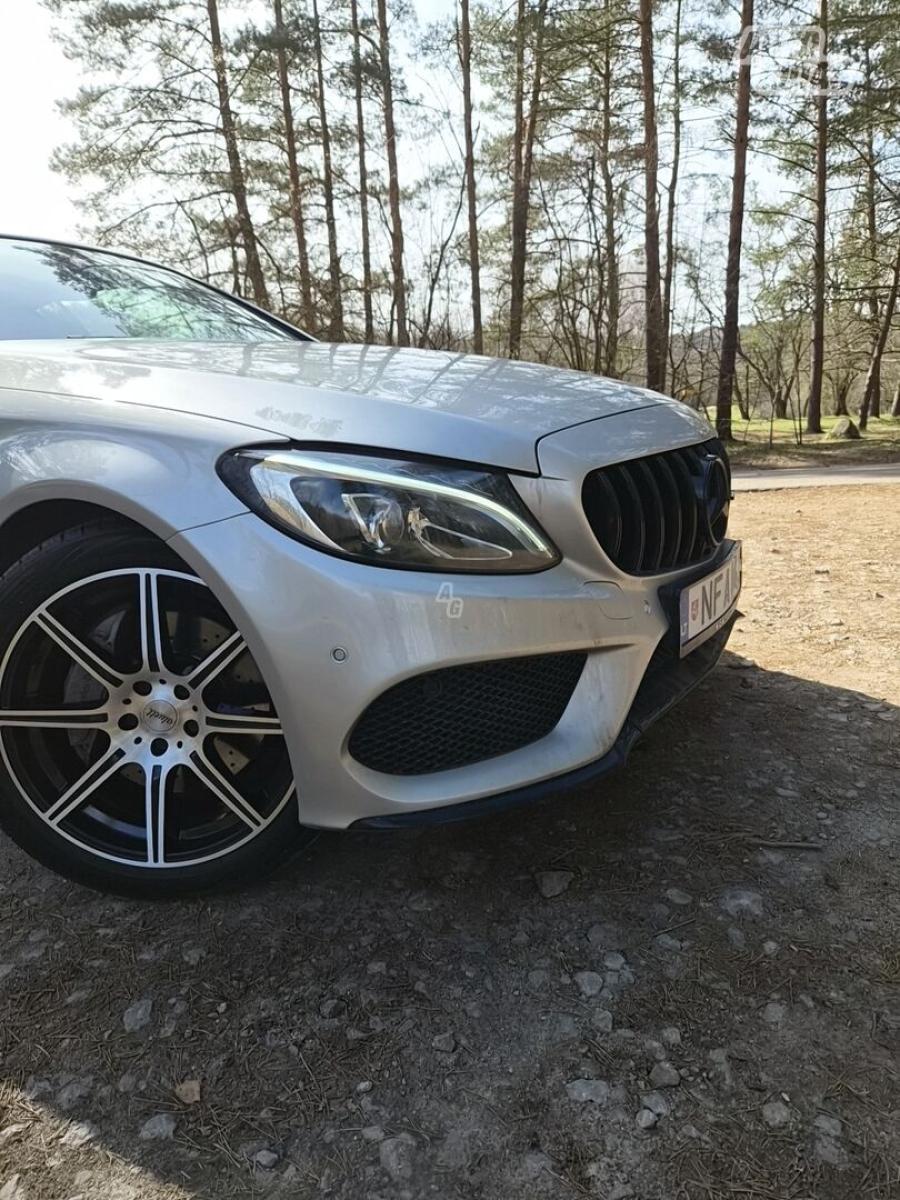 Mercedes-Benz c-400 2017 in Vilnius, with an engine capacity of 3.00 L and mileage of 240 thousand km for 26800 €, photo 3 on AUTOMOTO.COM.LV