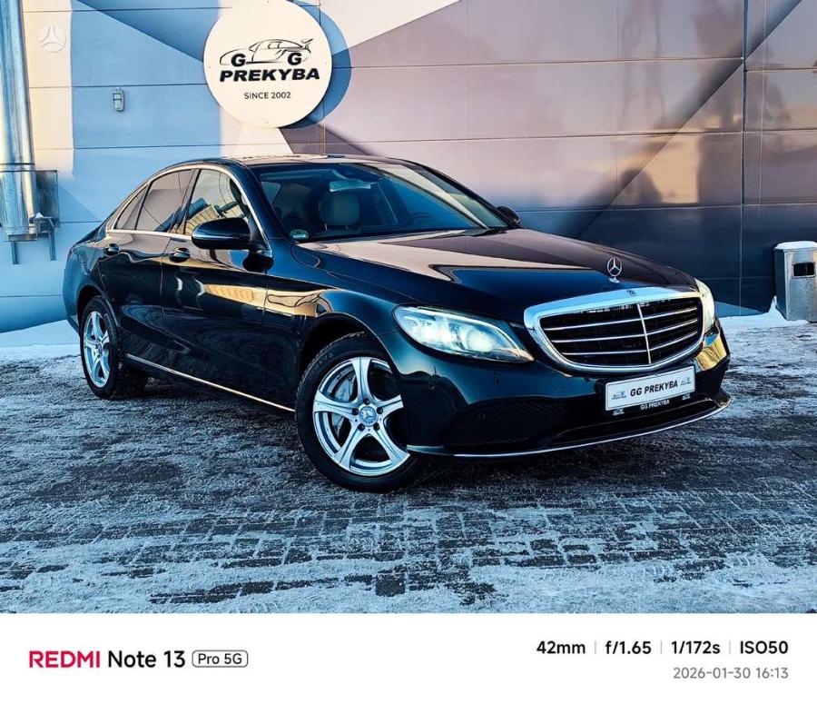 Зеленый Мерседес C 400 2019 в Каунас, объемом двигателя 3.00 л и пробегом 105 тыс. км за 25950 €, фото 1 на AUTOMOTO.COM.LV